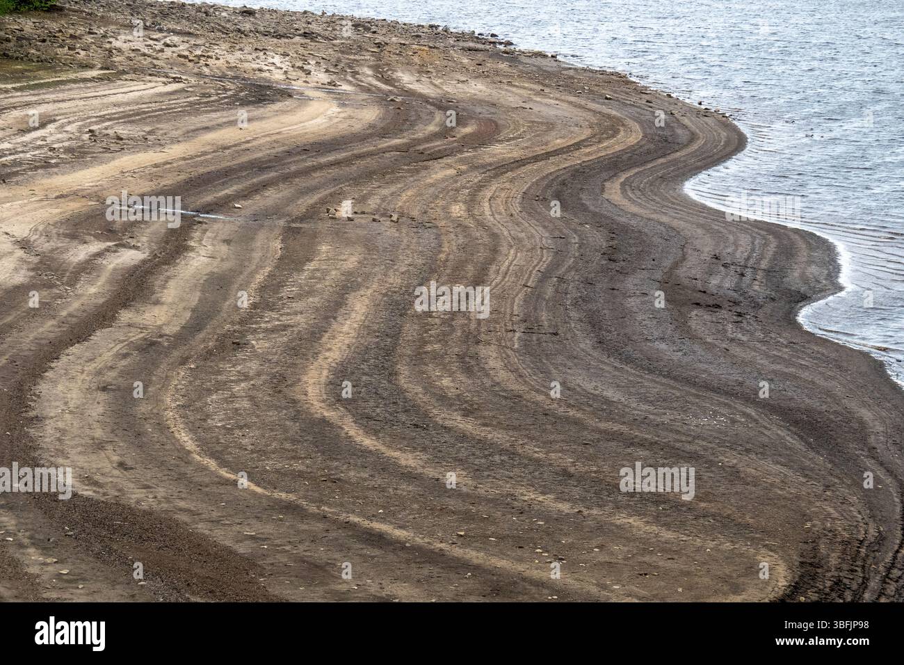 Low level Reservoir reveals Pattern on beach Stock Photo - Alamy