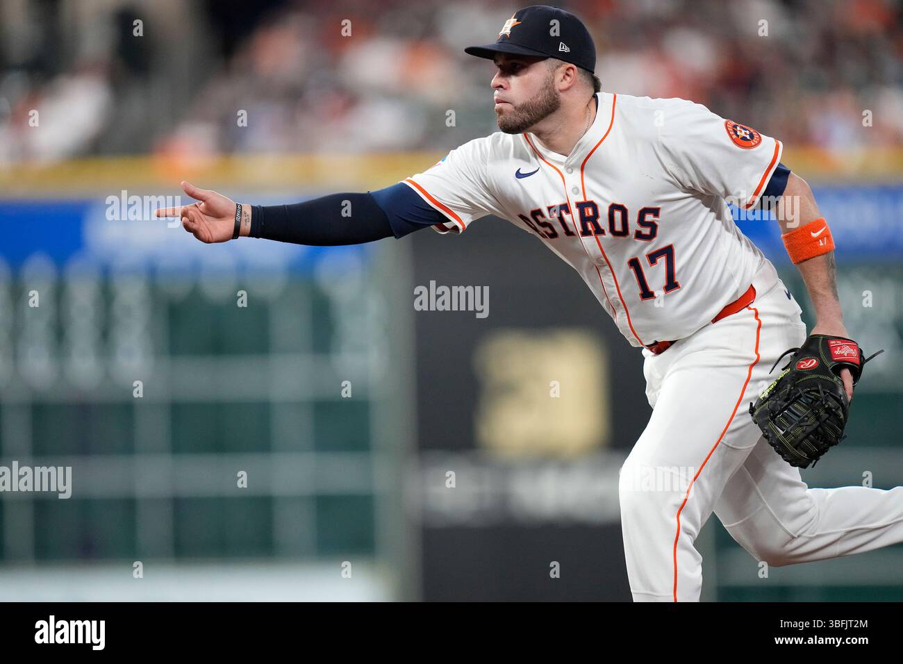 Houston Astros first baseman Victor Caratini (17) fields Tampa Bay Rays ...