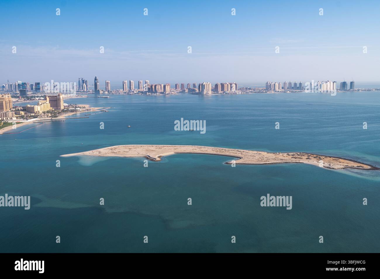 Al Safliya Island and The Pearl, Qatar Stock Photo - Alamy
