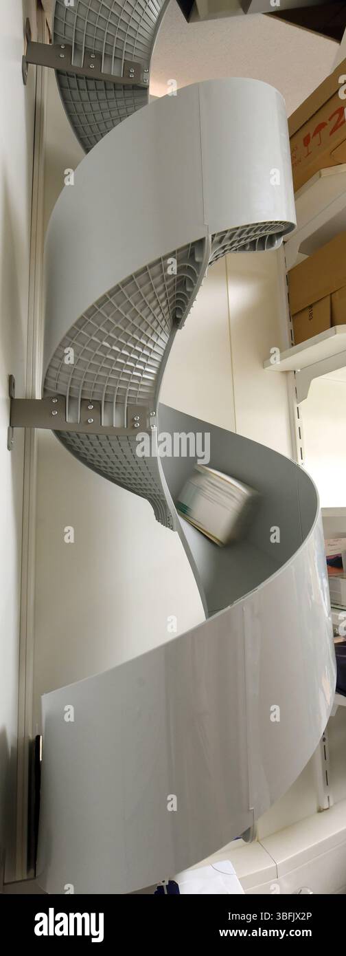 Leipzig, Germany. 16th Apr, 2025. In specialist pharmacist Anett Spillner's pharmacy in the ...