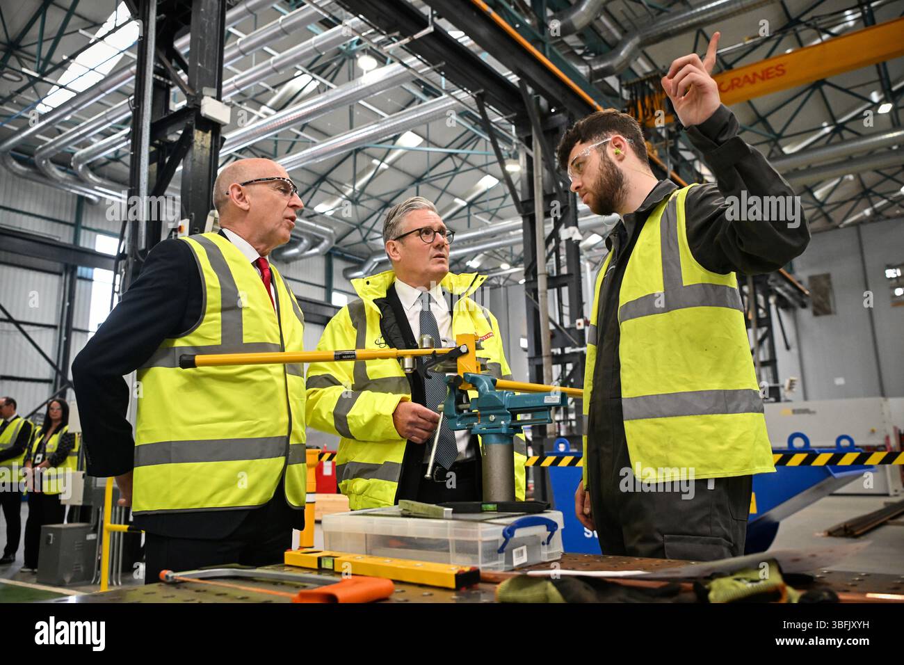 Defence Secretary John Healey (left) and Prime Minister Sir Keir ...