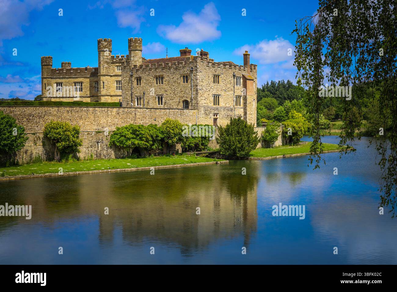 Leeds Castle estate grounds, Kent, England, UK Stock Photo - Alamy