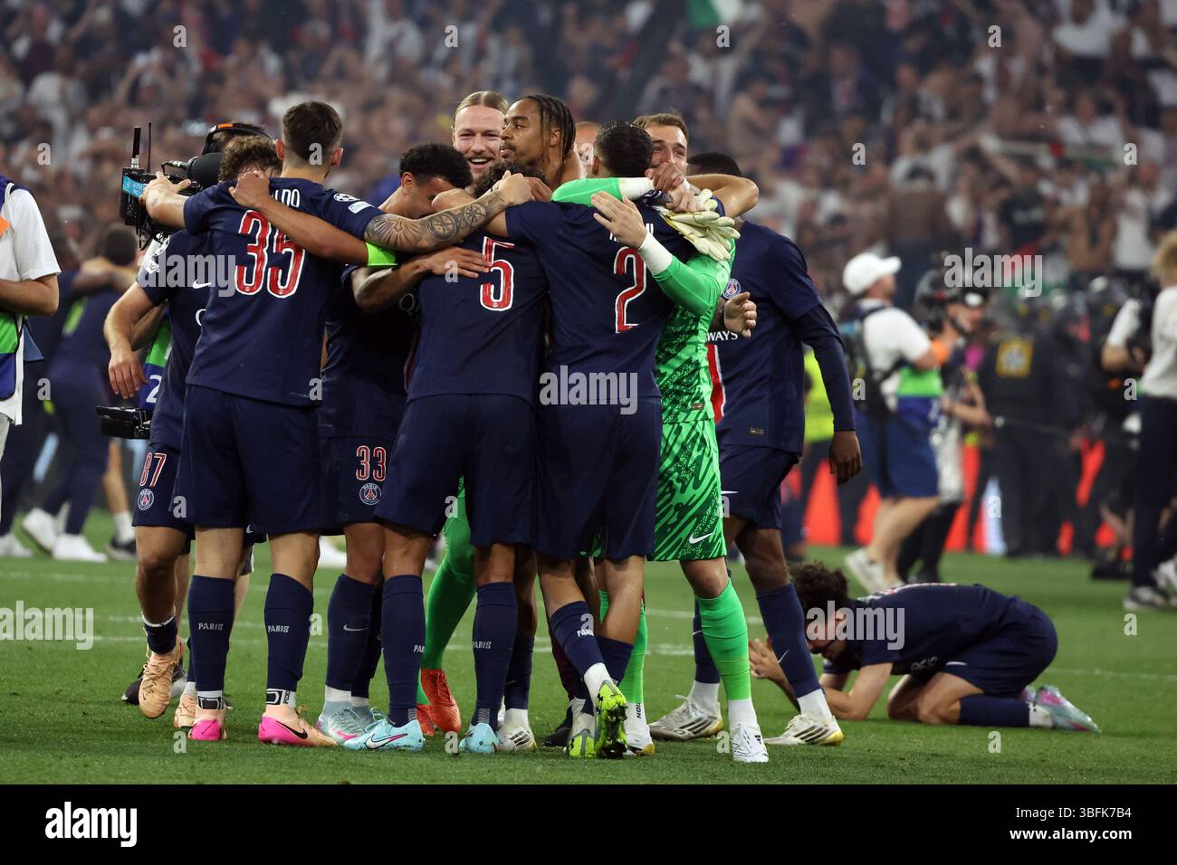 PSG team hug each other and celebrate during the 2024-2025 UEFA ...