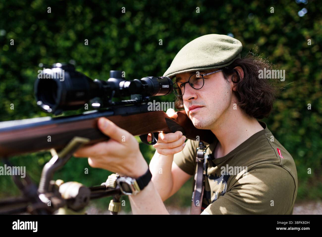 Bad Krozingen, Germany. 29th May, 2025. Hunter Nils Arnold stands on a ...