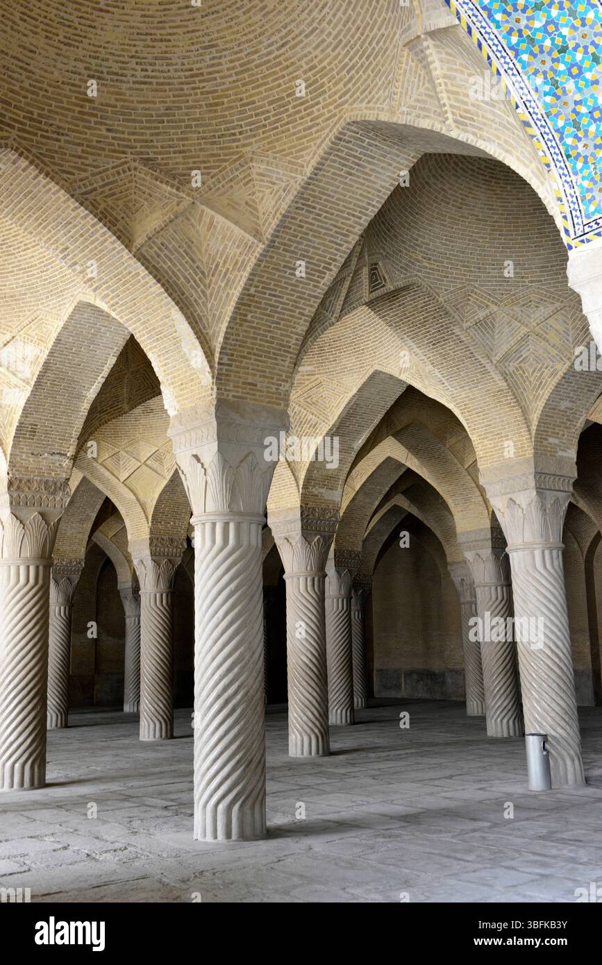 Iran, Chiraz, la mosquée Vakil / Vakil mosque in Chiraz, Iran Stock ...