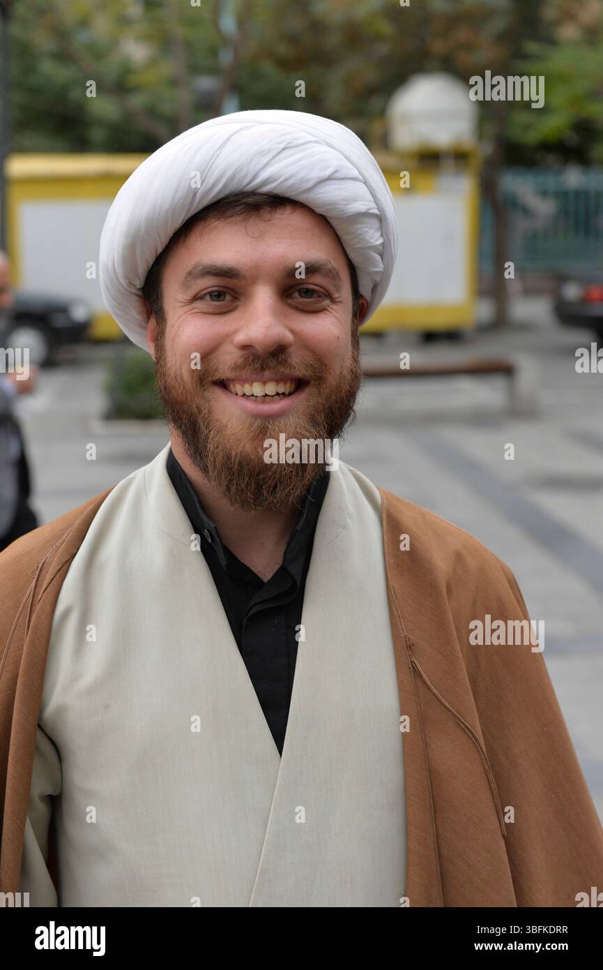 Moyen-Orient, Iran, Chiraz, portrati d'un Imam posant souriant ...