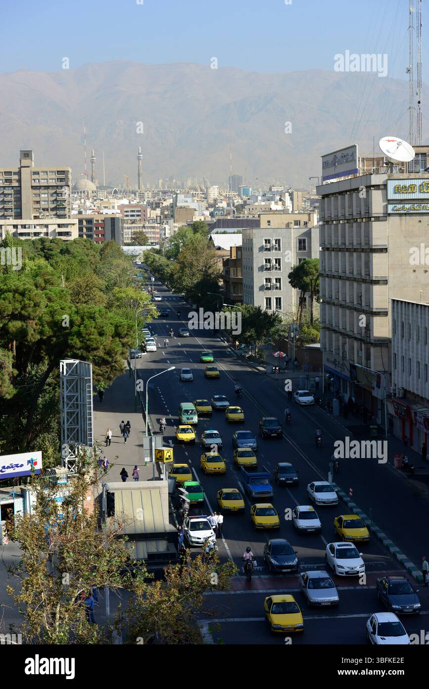 Moyen-Orient, Iran, Teheran, rue / A street of Tehran,Iran Stock Photo ...