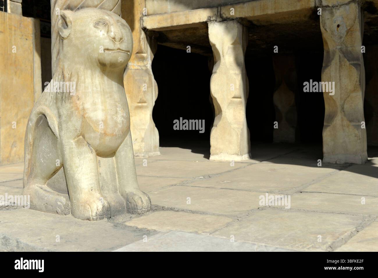 Moyen-Orient, Iran, Teheran, palais du Golestan,lion en marbre et ...