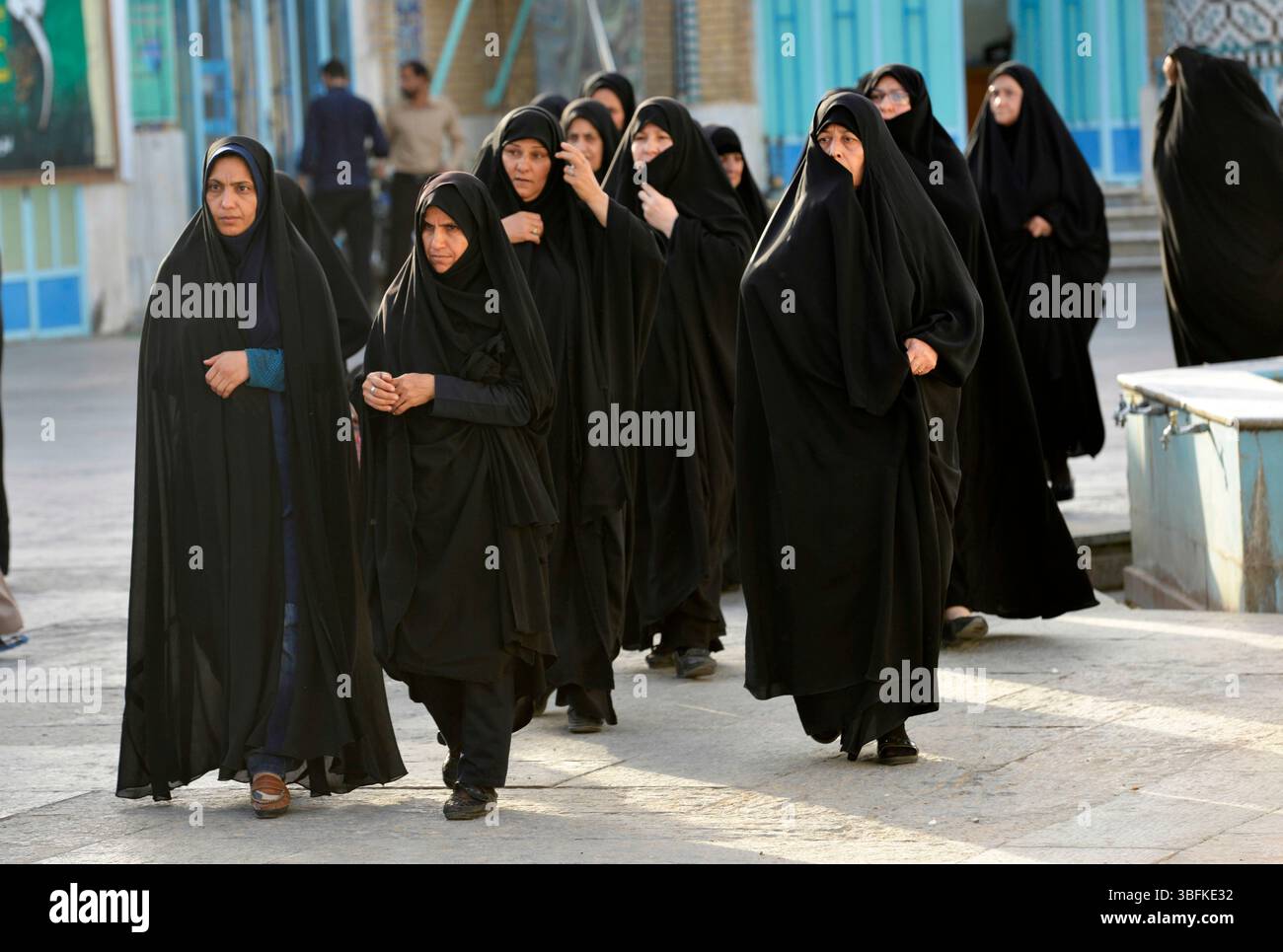 Moyen-Orient, Iran, Suse, groupe de femmes portant le chador / Iranian ...