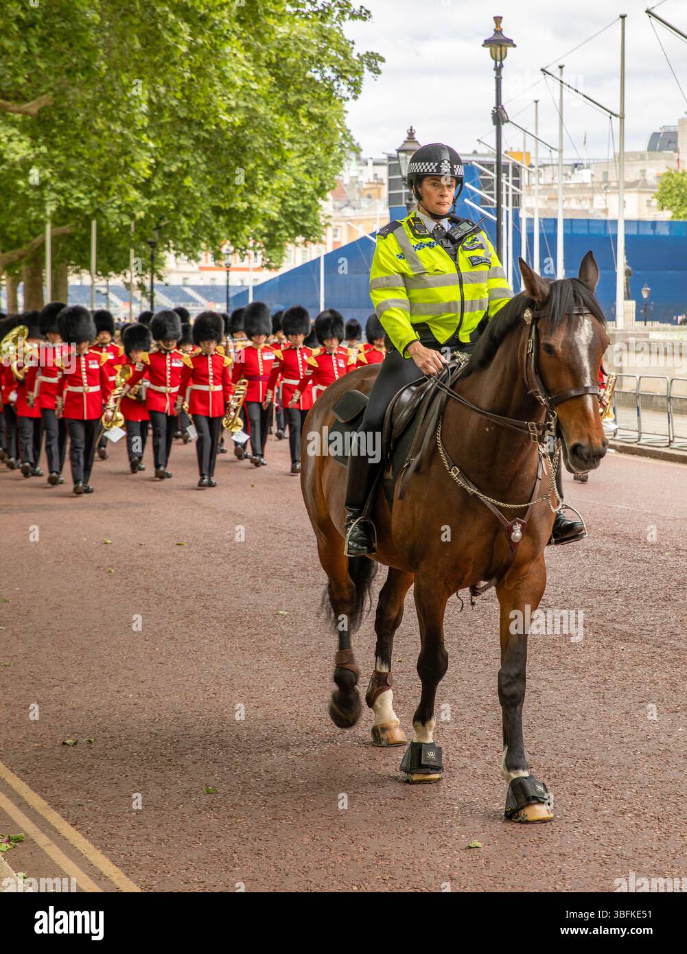 Metropolitan police officer female hi-res stock photography and images ...