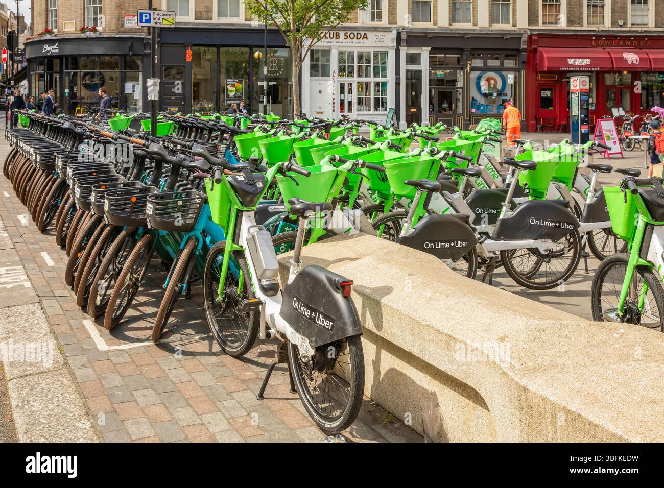 Lime rental bikes hi-res stock photography and images - Alamy