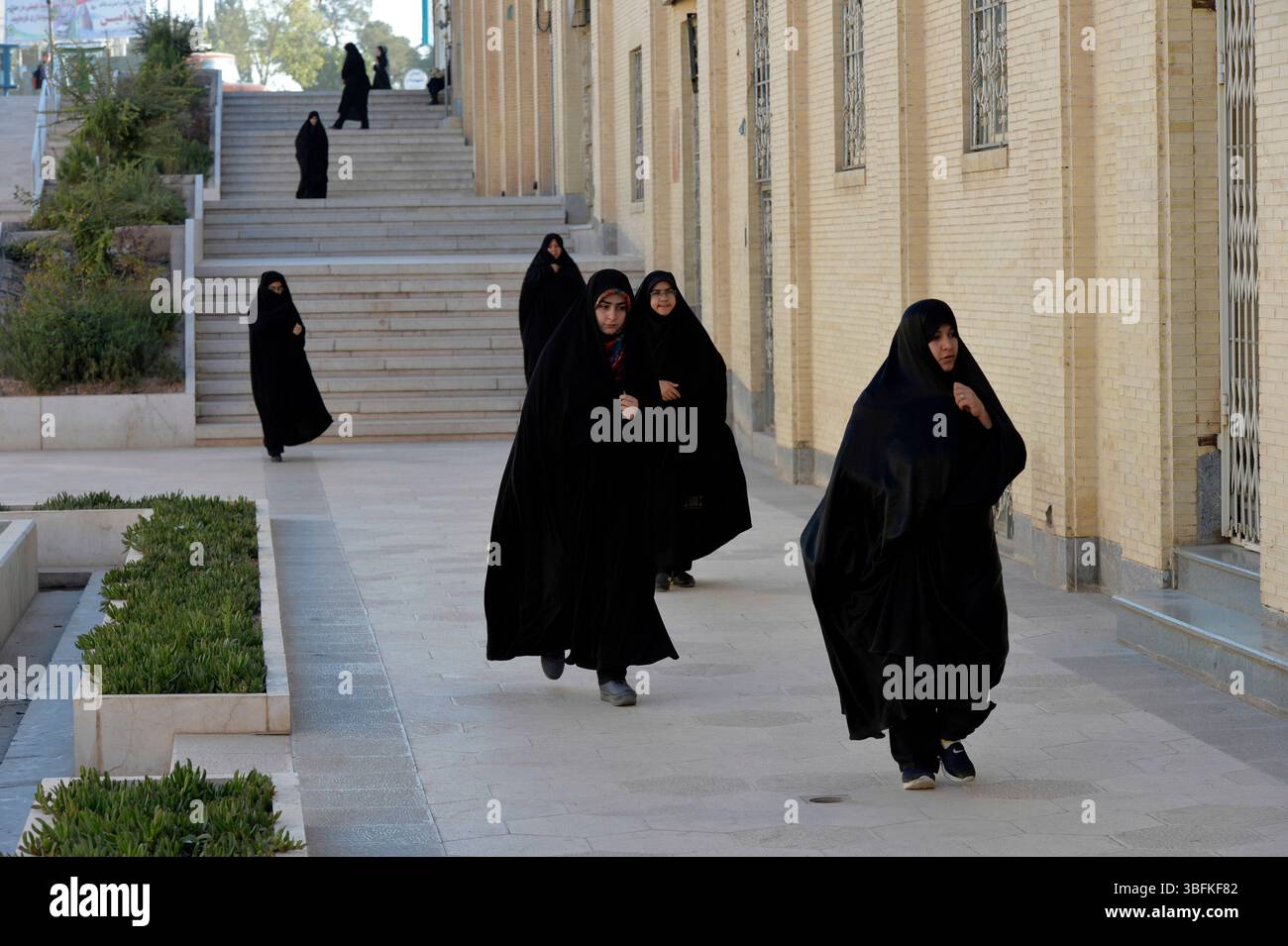 Moyen-Orient, Iran,Kerman,groupe de femmes portant le tchador / Muslim ...