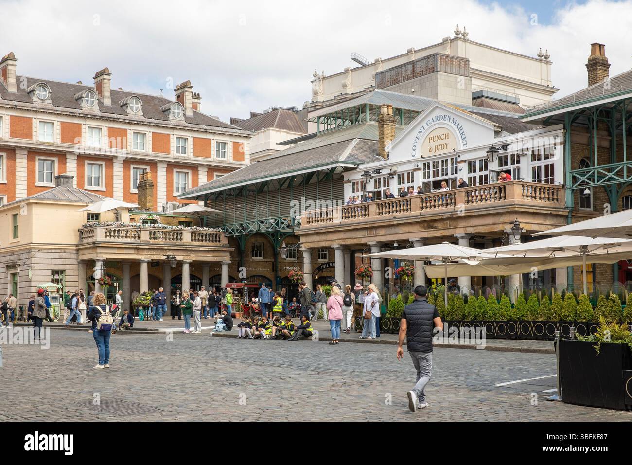 Londons covent garden london hi-res stock photography and images - Alamy