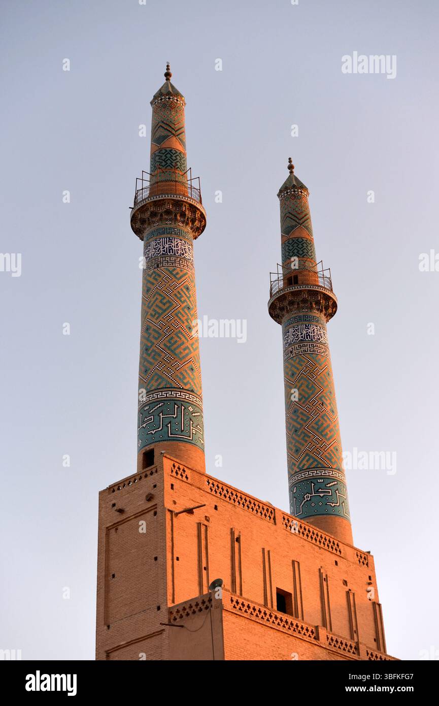 Moyen-Orient, Iran,Yazd, la mosquée du Vendredi au crépuscule / Friday ...