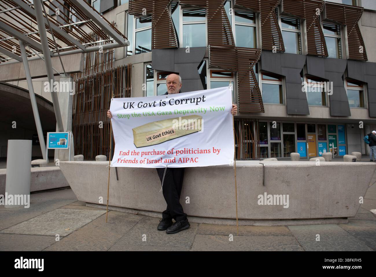 Edinburgh, Scotland, UK. 2nd June, 2025. Members of public holding a ...