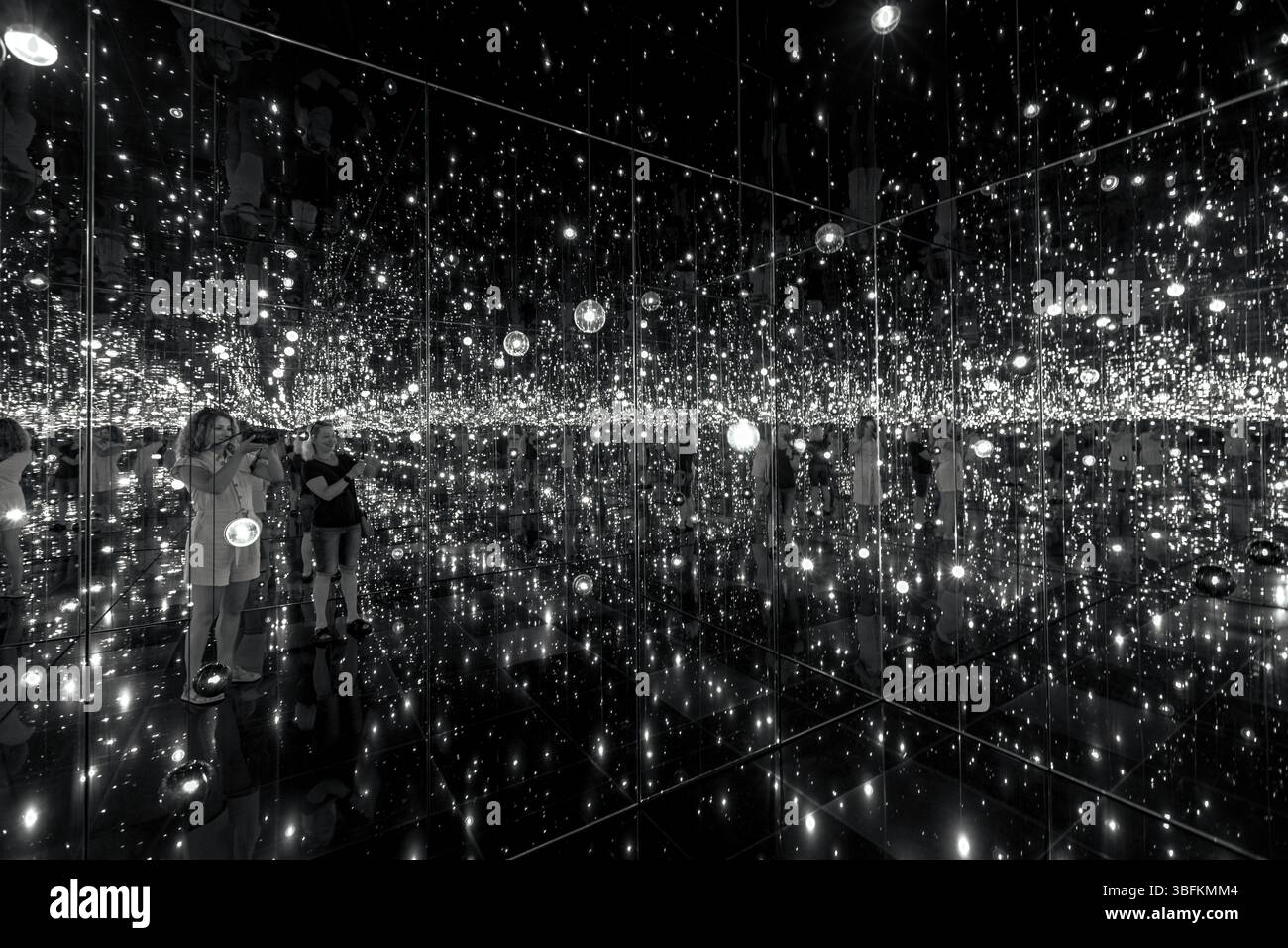 Visitors inside the infinity mirror room in Guggenheim museum Bilbao ...