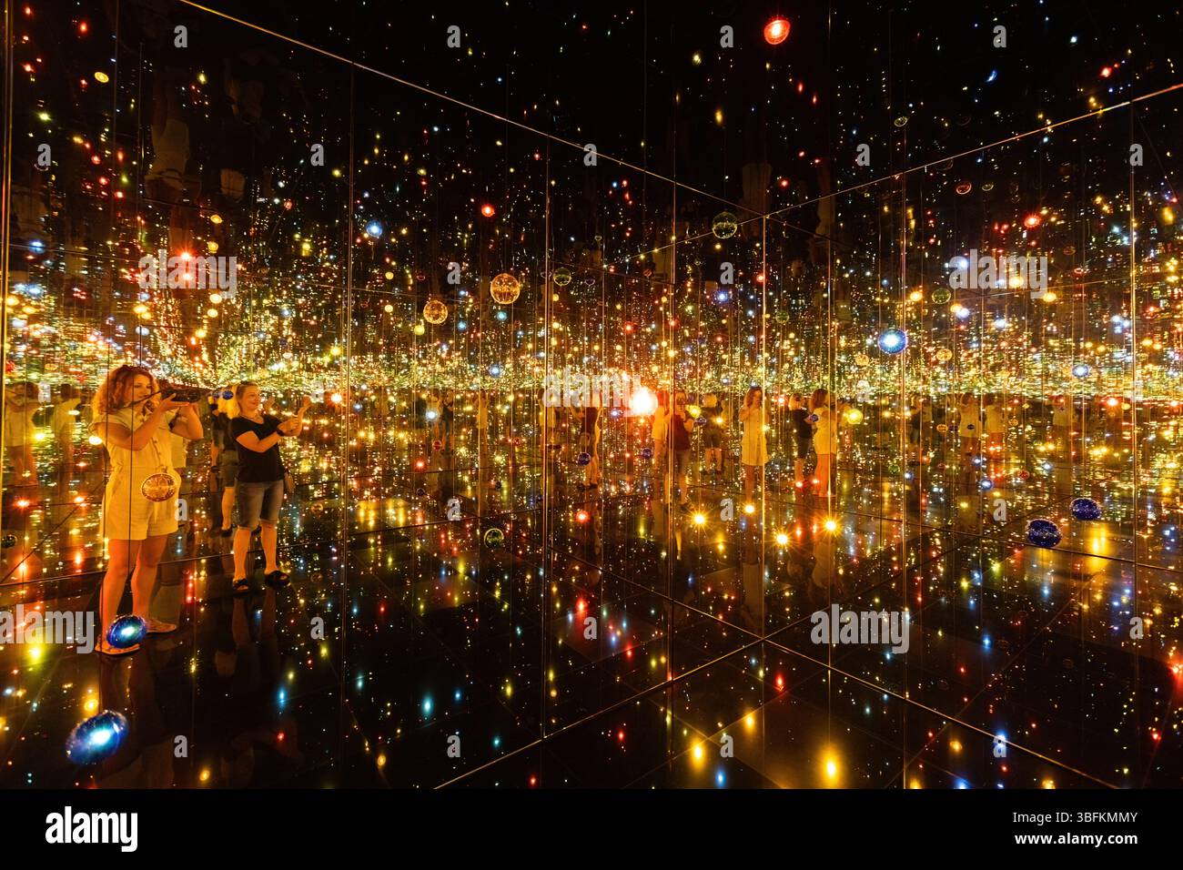 Visitors inside the infinity mirror room in Guggenheim museum Bilbao ...