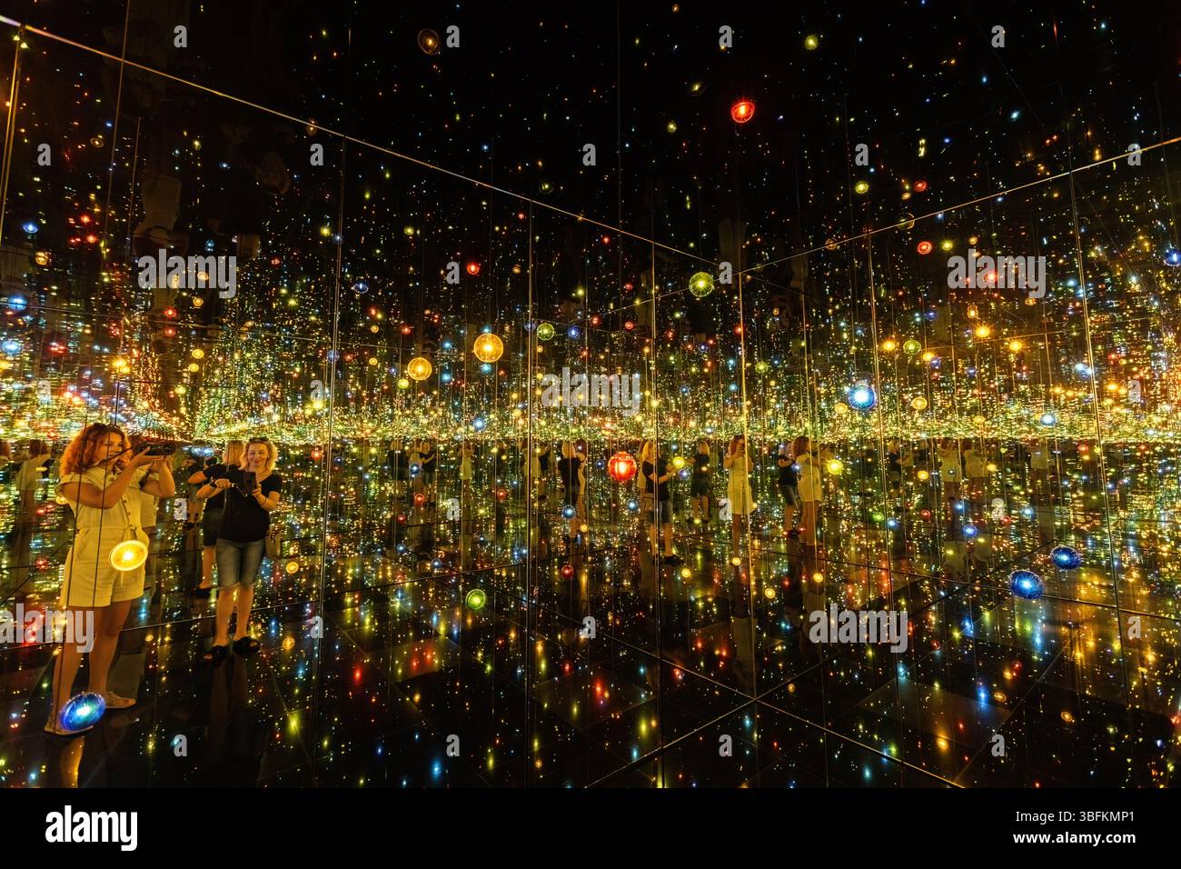 Visitors inside the infinity mirror room in Guggenheim museum Bilbao ...