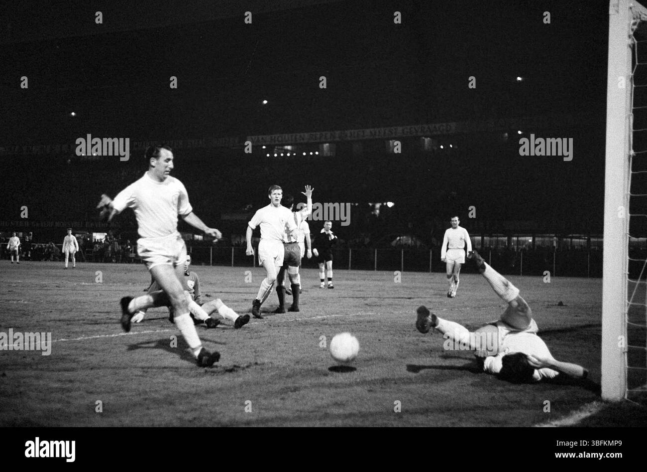 1960s cup final hi-res stock photography and images - Alamy