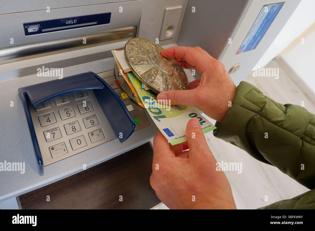 Wohin Mit Dem Notfall Bargeld Der Kunde Versteckt Sein Bargeld nach Wohin Mit Dem Notfall Bargeld Der Kunde Versteckt Sein Bargeld nach