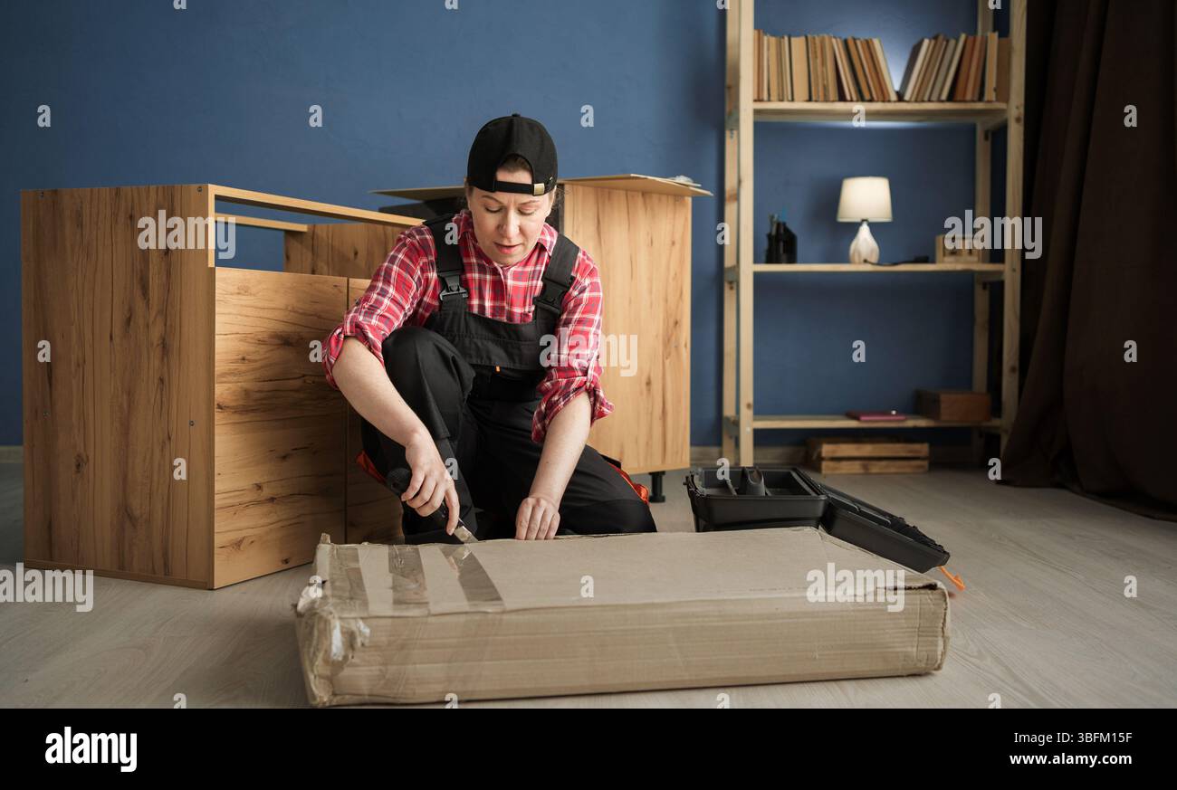 Floor woman detail box hi-res stock photography and images - Alamy