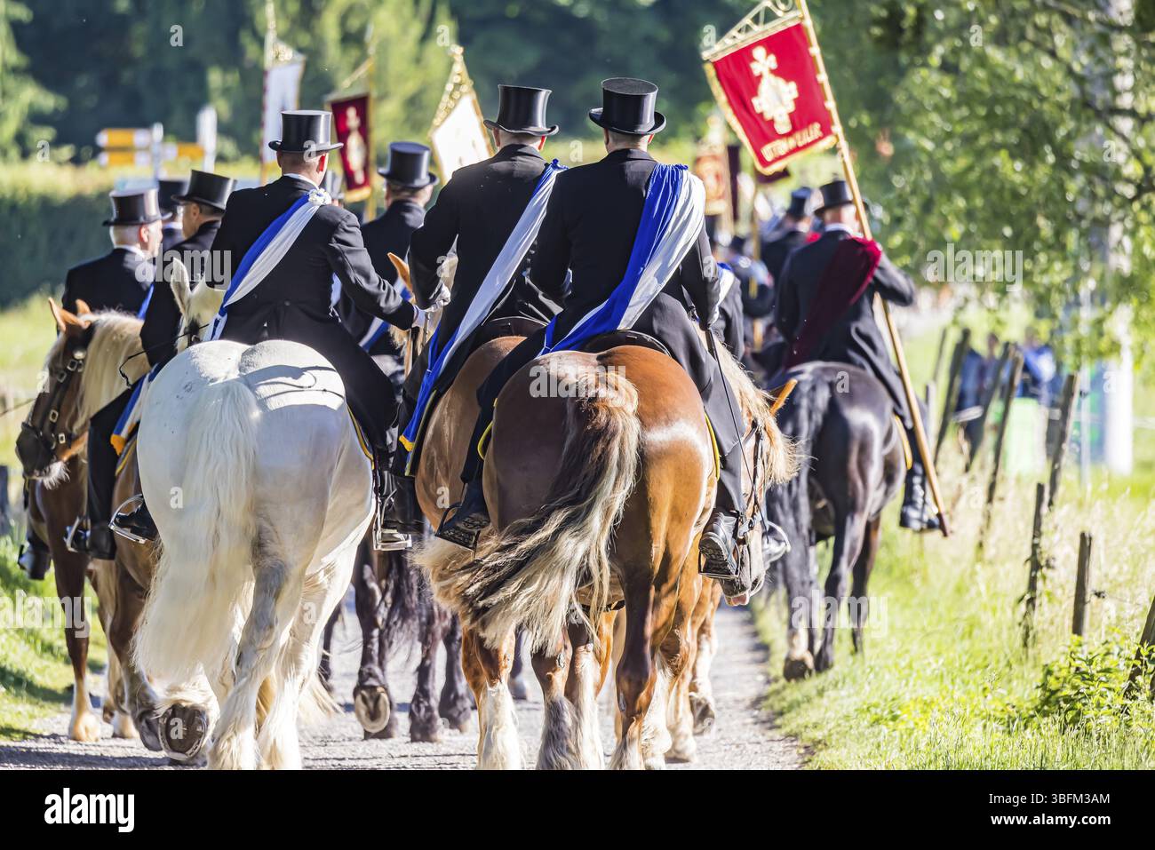 Blutritt in Oberschwaben. Rund 1800 Reiter und (seit 2022 auch ...