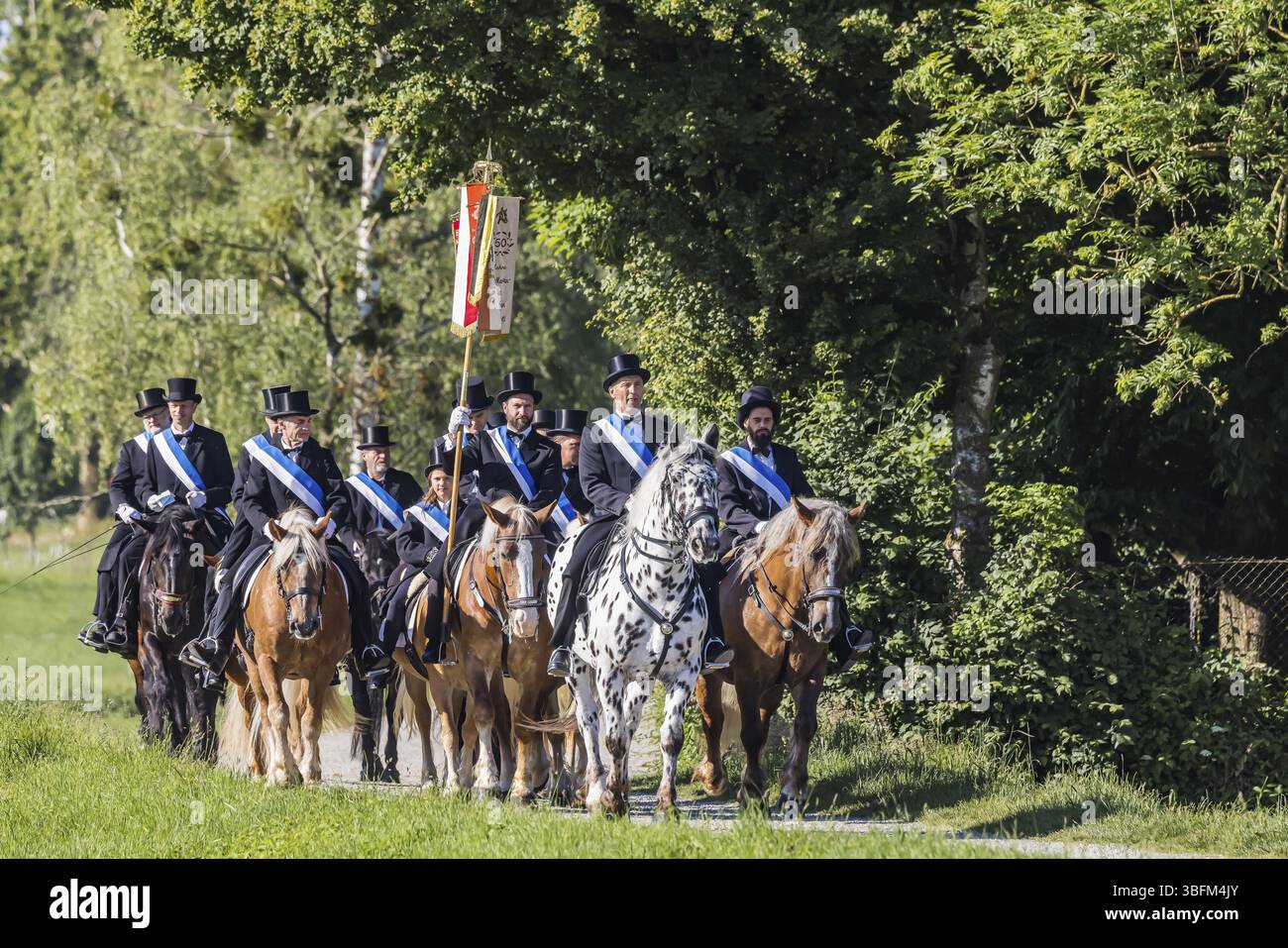 Blutritt in Oberschwaben. Rund 1800 Reiter und (seit 2022 auch ...