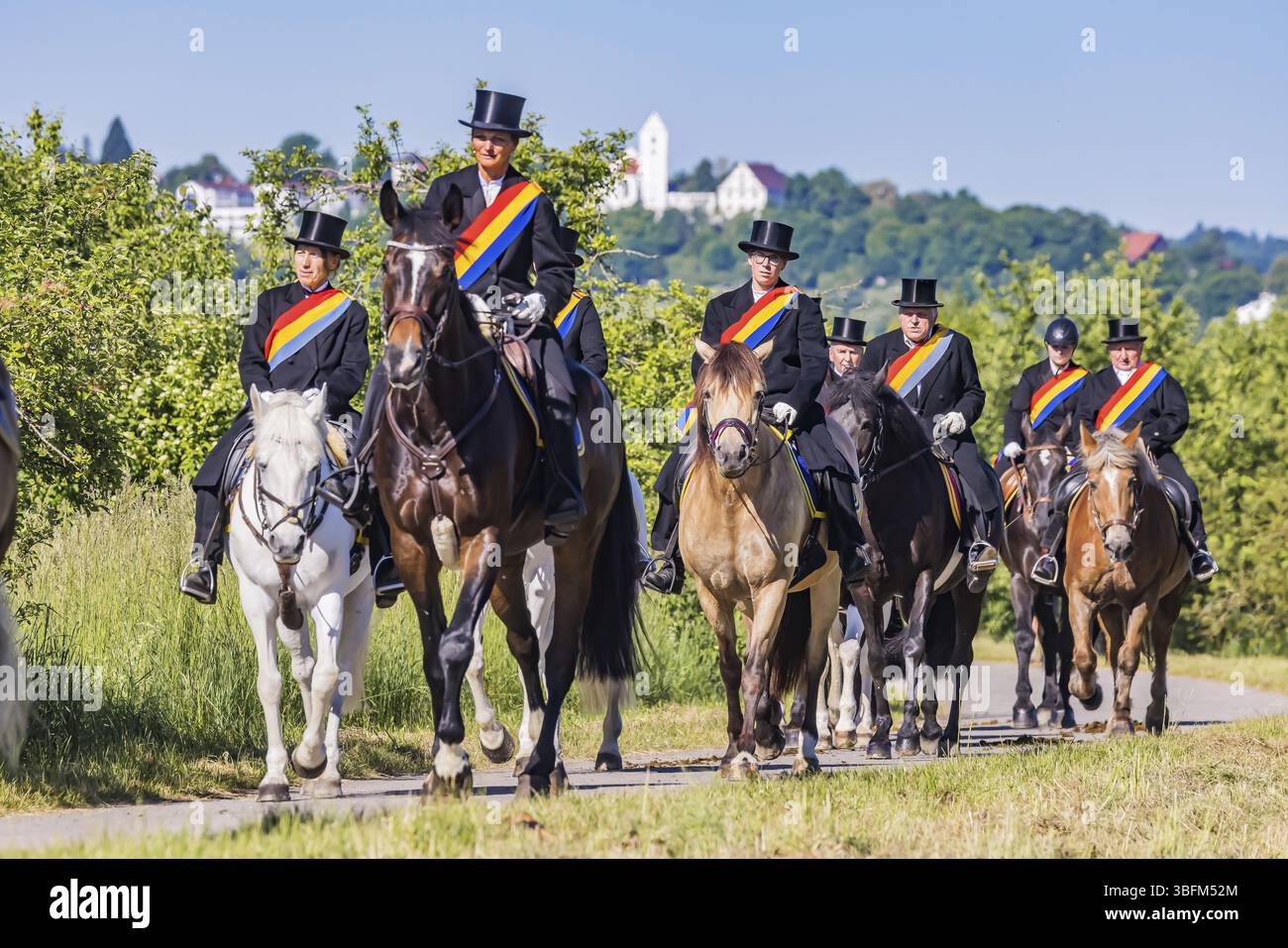 Blutritt in Oberschwaben. Rund 1800 Reiter und (seit 2022 auch ...