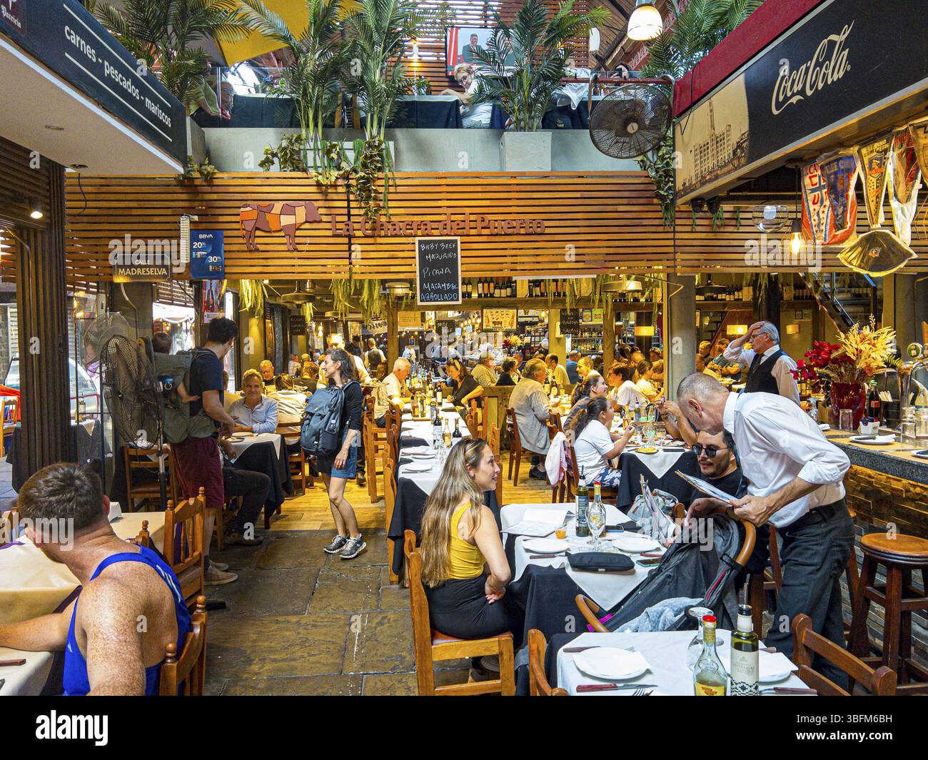 Market hall, Mercado del Puerto, Ciudad Vieja, Montevideo, Uruguay ...