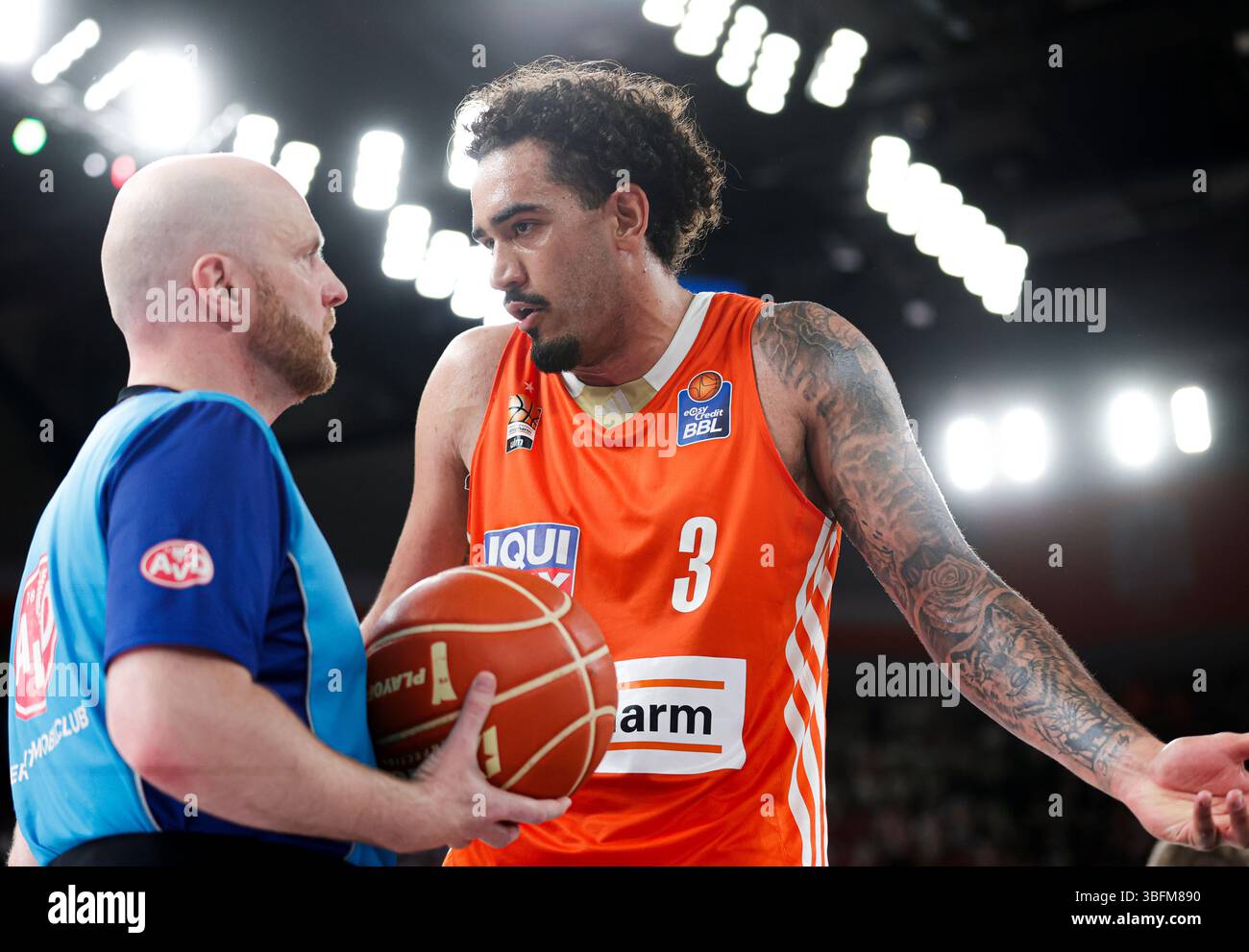 Playoffsspiel hi-res stock photography and images - Alamy