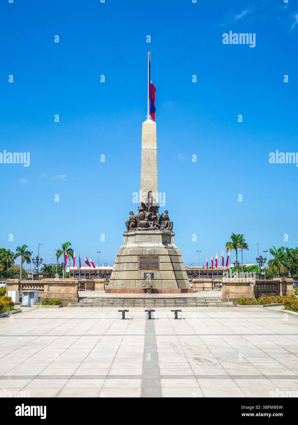 Rizal Park, aka Luneta, and Rizal Monument located in Manila ...