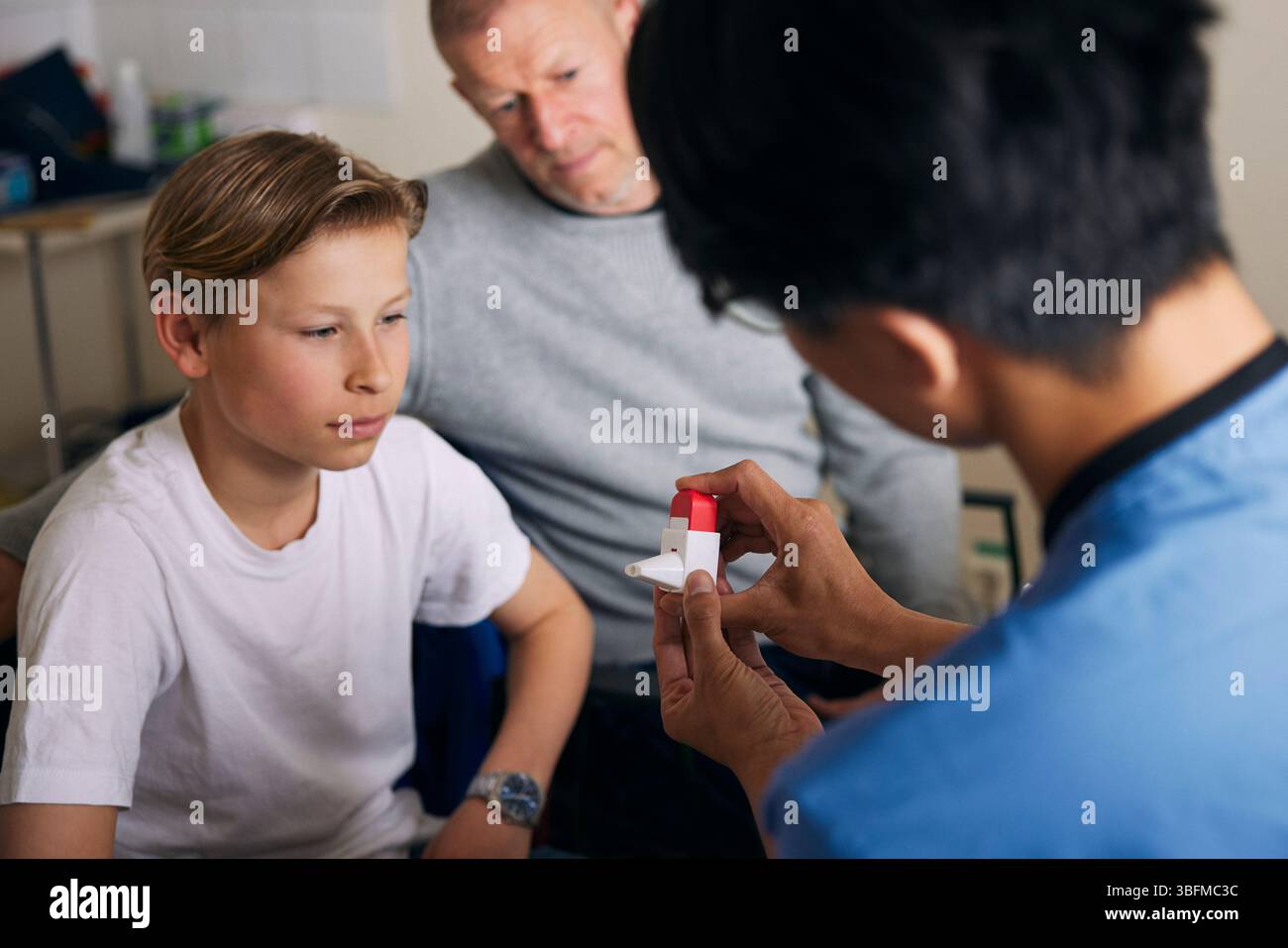Doctor explaining patient over asthma inhaler in clinic Stock Photo - Alamy