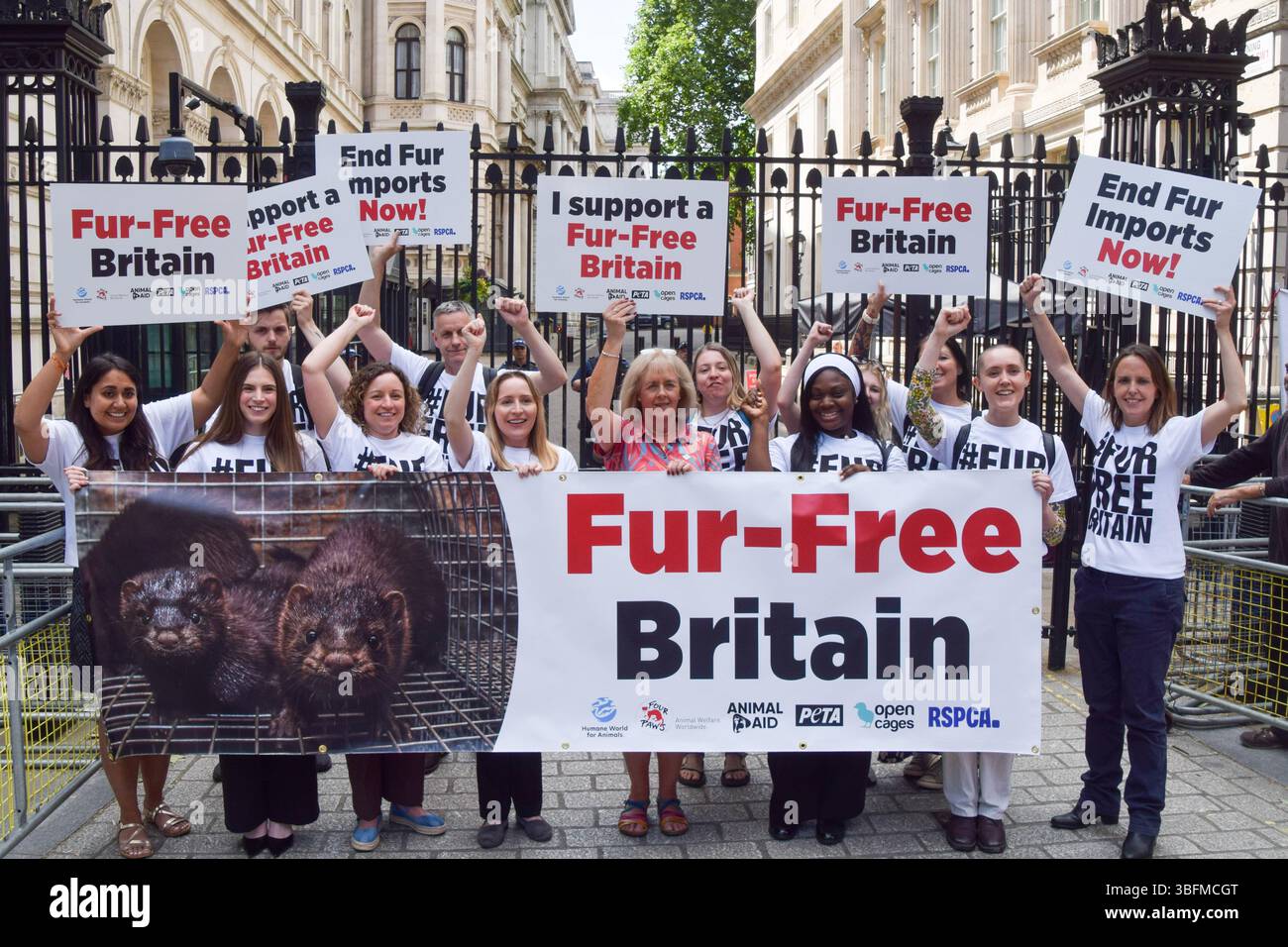 London, England, UK. 2nd June, 2025. Labour MP RUTH JONES (C) joins a ...