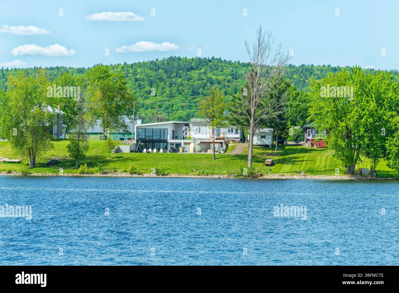 Homes with views hi-res stock photography and images - Alamy