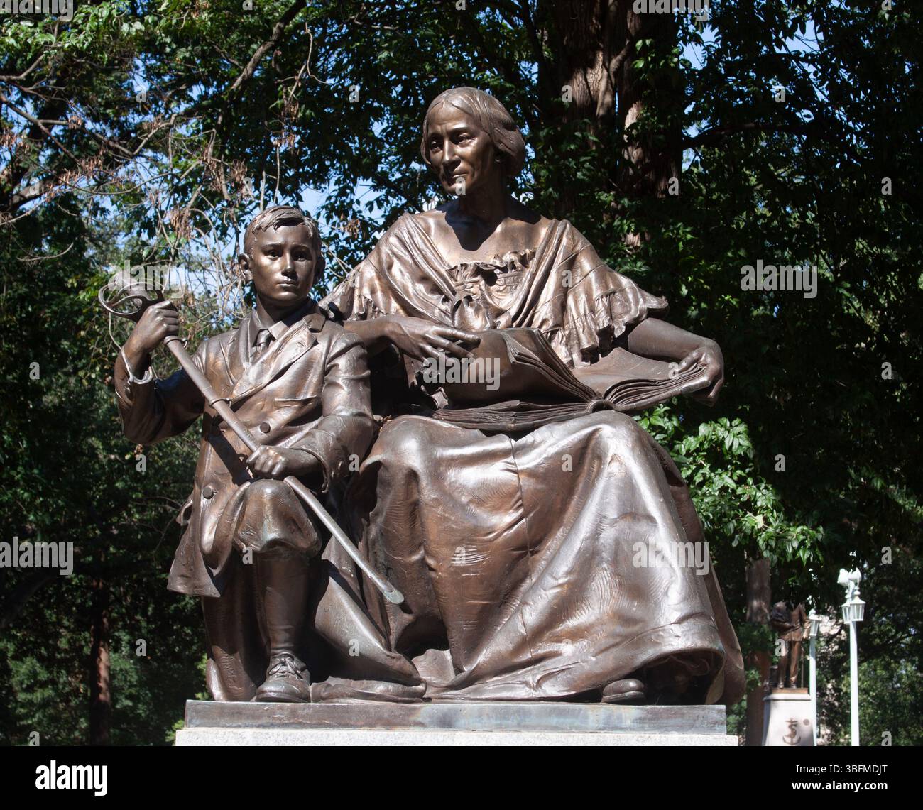 Raleigh confederate statues hi-res stock photography and images - Alamy
