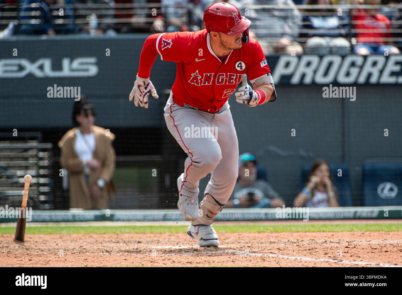 Los Angeles Angels' Mike Trout runs to first base during a baseball ...