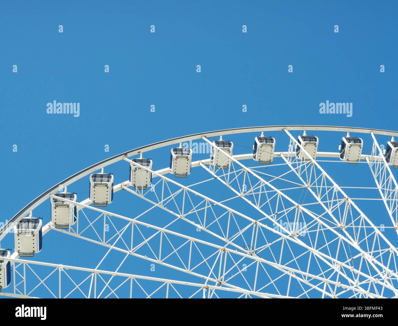White ferris wheel copy hi-res stock photography and images - Alamy