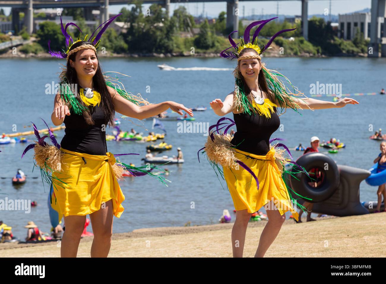 The Big Float, Portland, Oregon - July 15th 2017: Two women in hula ...
