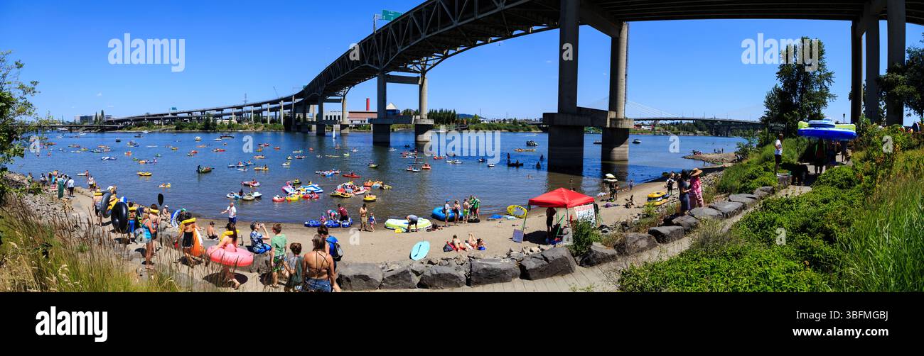 The Big Float, Portland, Oregon - July 15th 2017: People gather at Poet ...