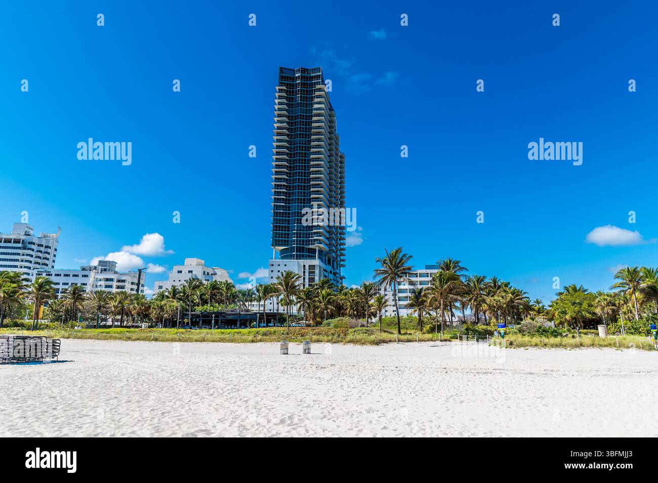 A view inland from South Beach in Miami in springtime Stock Photo - Alamy