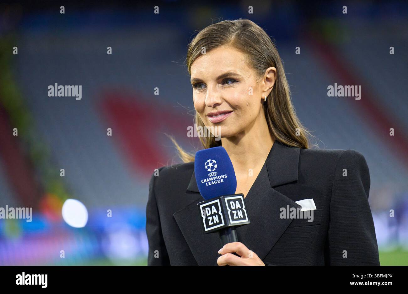 Laura WONTORRA, sports presenter, reporter, woman, moderator, TV ...