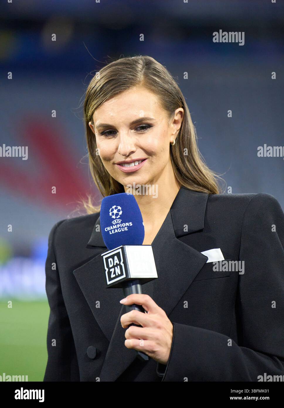 Laura WONTORRA, sports presenter, reporter, woman, moderator, TV ...