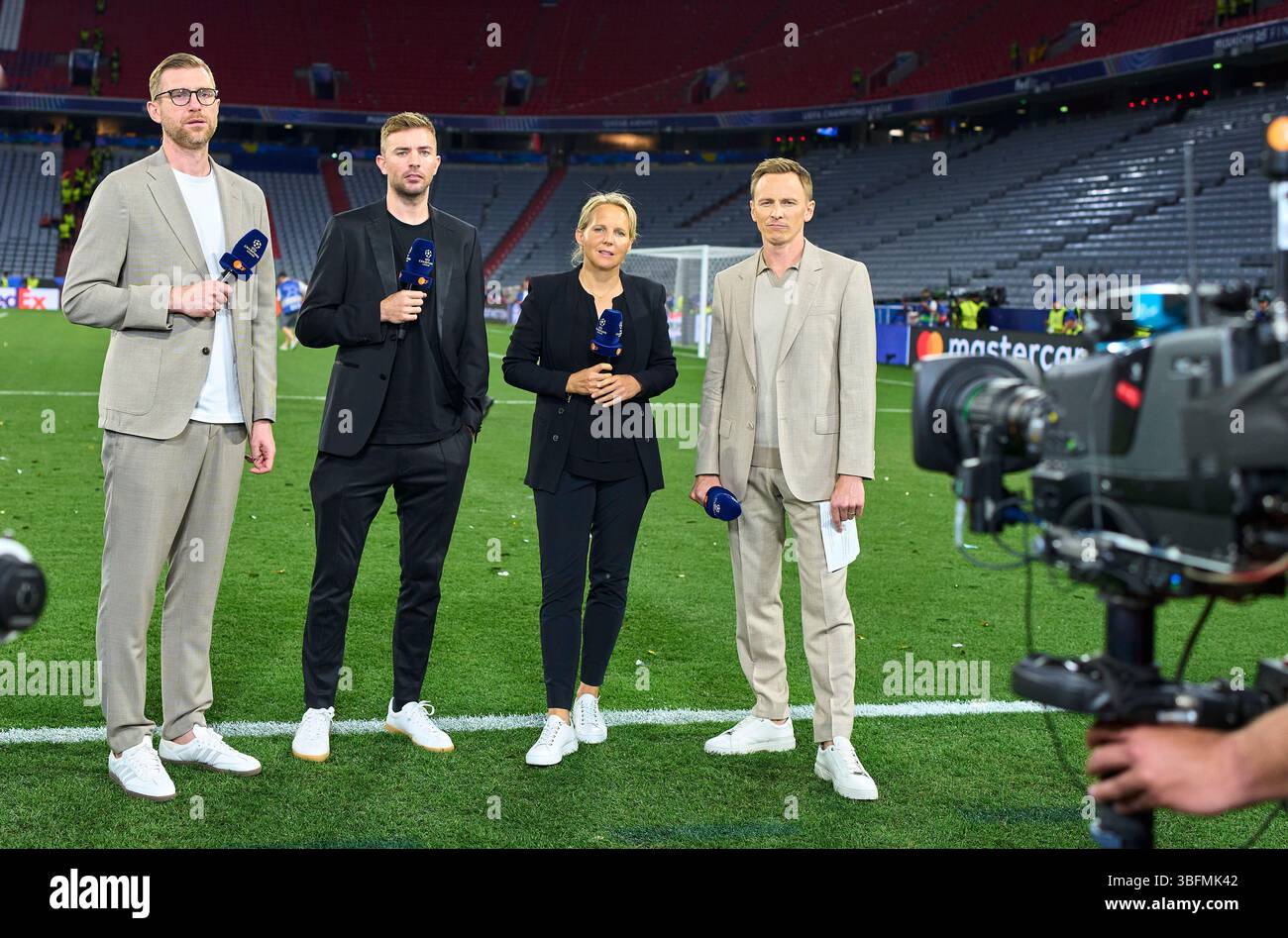 ZDF presenter team Per MERTESACKER, former DFB player Christoph KRAMER ...