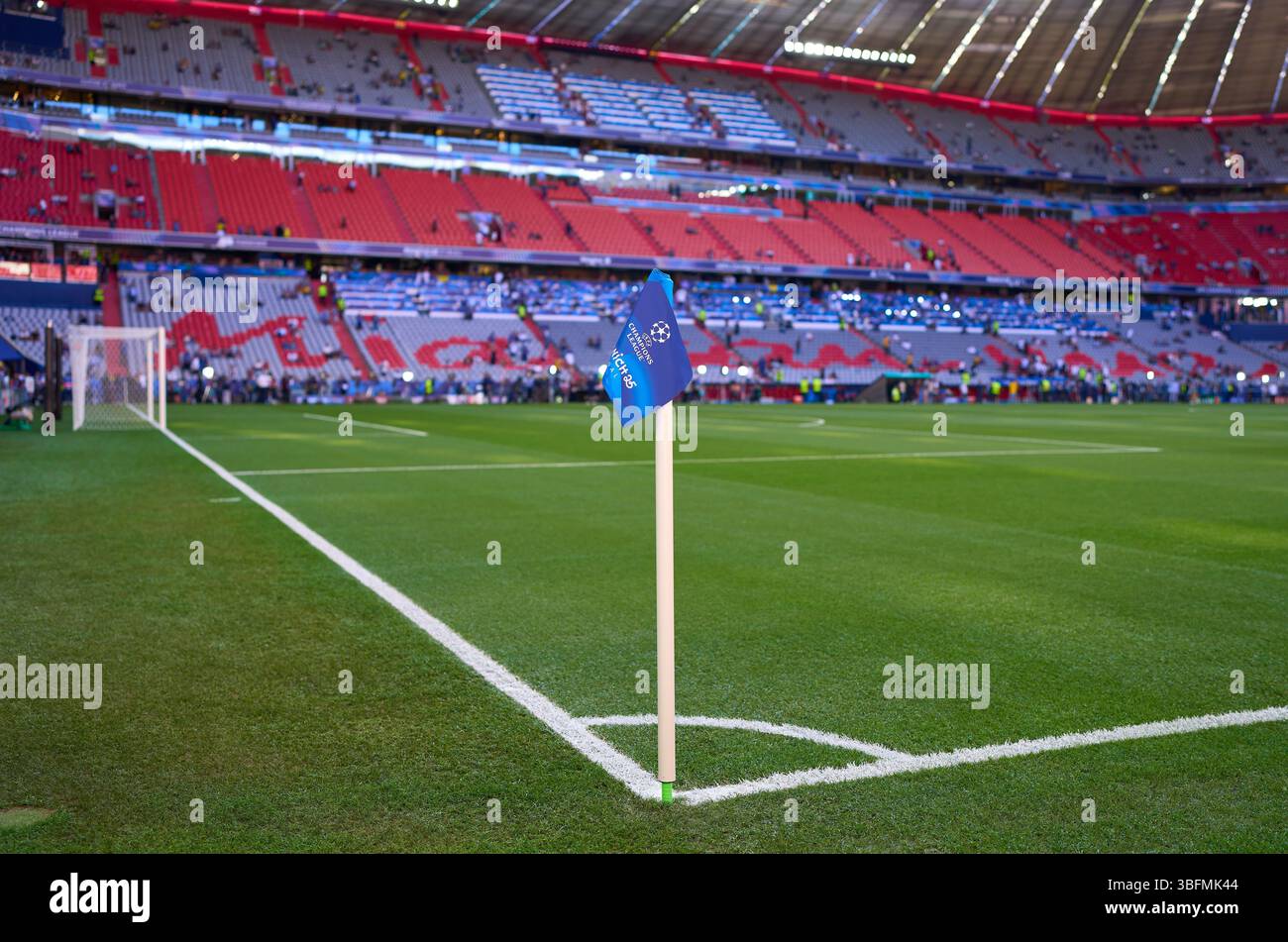 Eckball Ecke, Eckfahne , corner flag, Munich Football Arena during the ...
