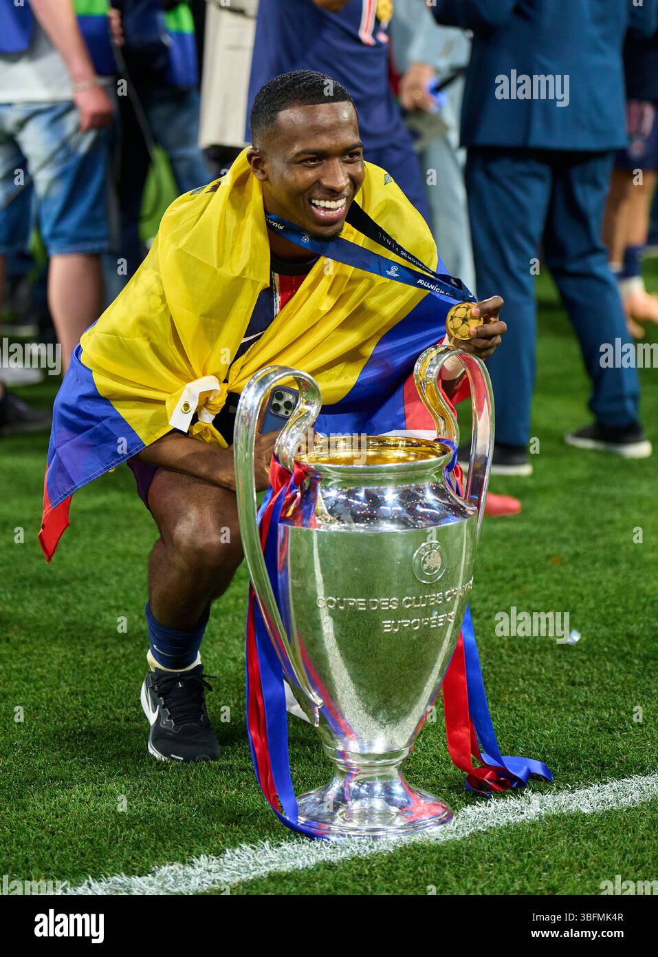 Willian Pacho, PSG 51 with trophy after the match PSG PARIS - INTER ...
