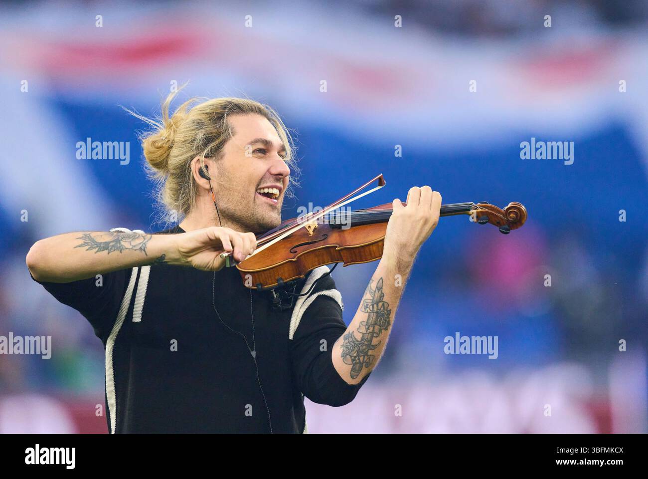 Star Geiger David Garrett before the match PSG PARIS - INTER MAILAND 5 ...