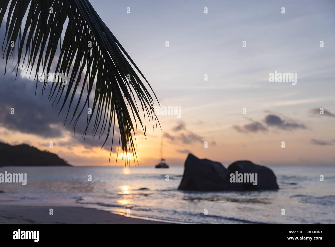 Tropical sunset ambiance hi-res stock photography and images - Alamy