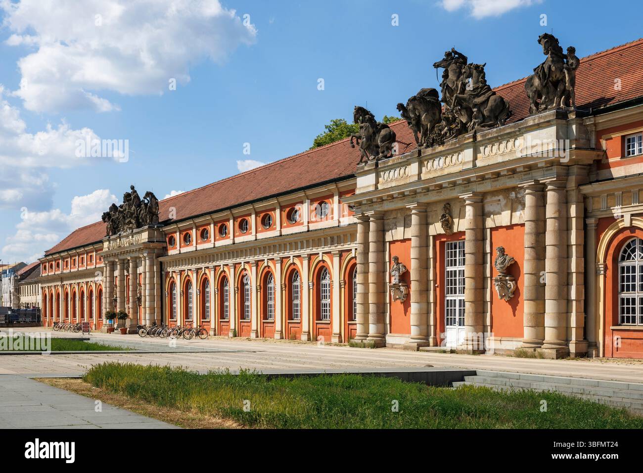 Palace stables hi-res stock photography and images - Alamy