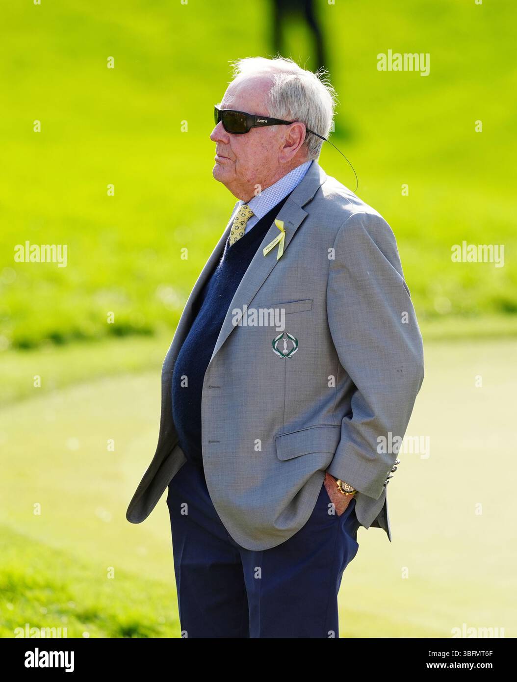 DUBLIN, OH - JUNE 01: Golf legend Jack Nicklaus waits for the Trophy ...