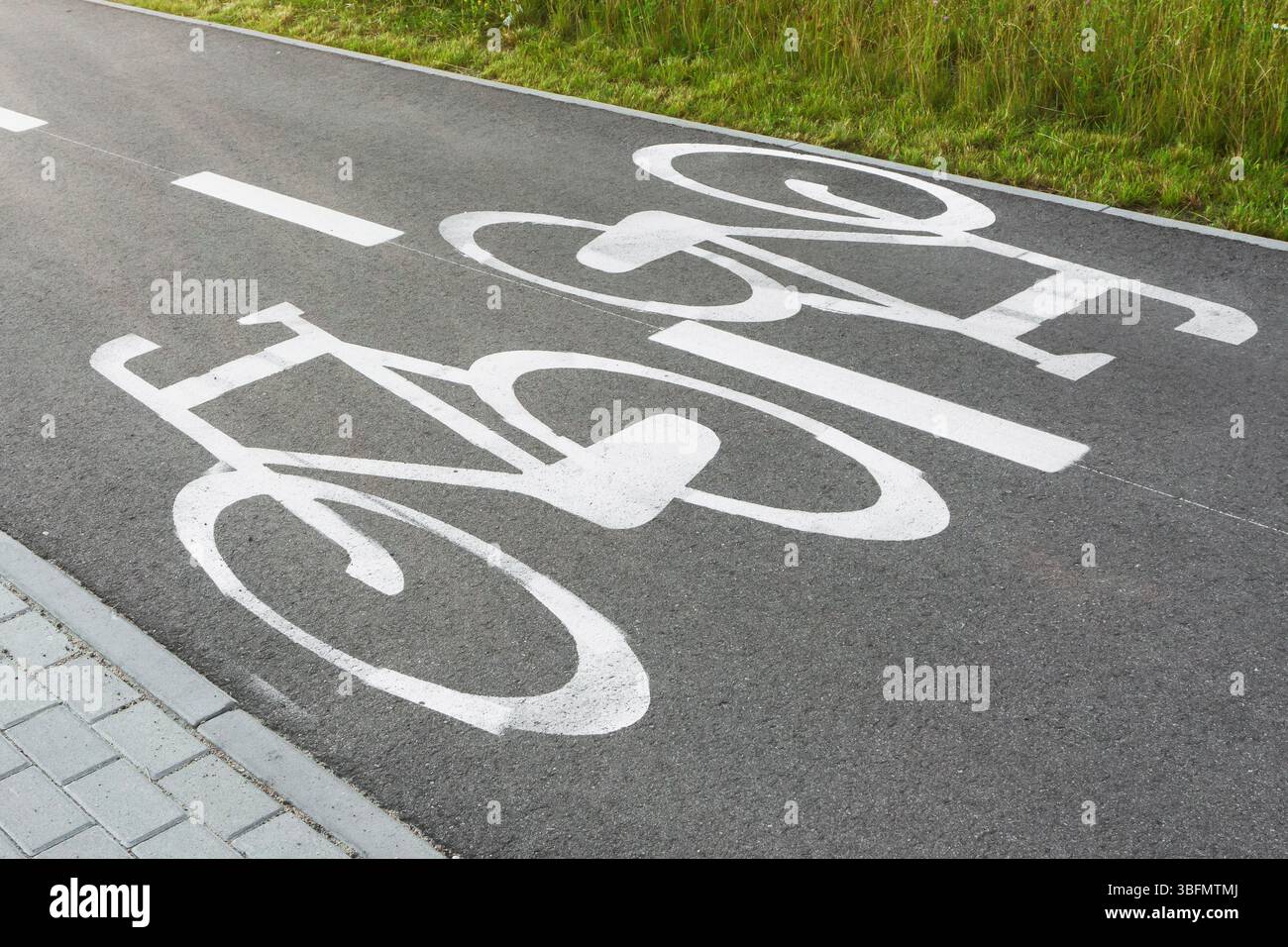 Streetpath hi-res stock photography and images - Alamy
